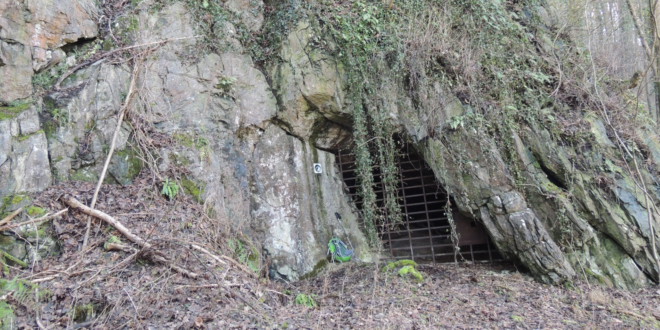 1.2) La grotte Walou, les grottes des Fonds-de-Forêt et la Vesdre ...