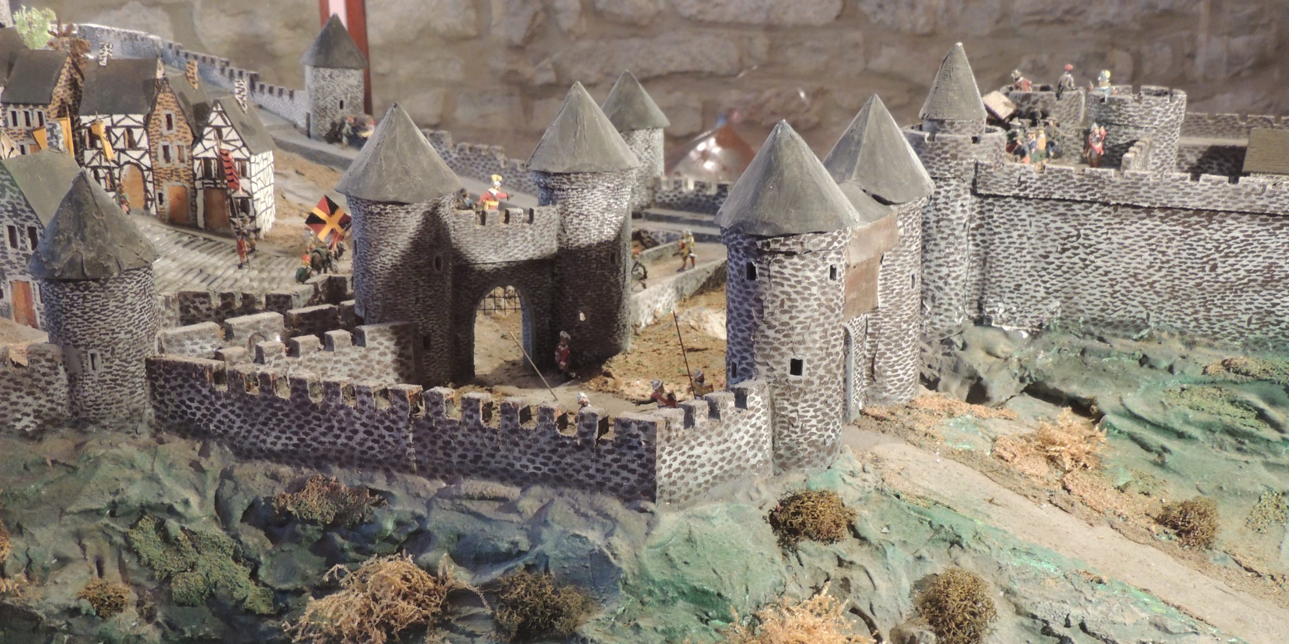 7.6) La ville de Limbourg, des remparts aux pavés de la place Saint ...